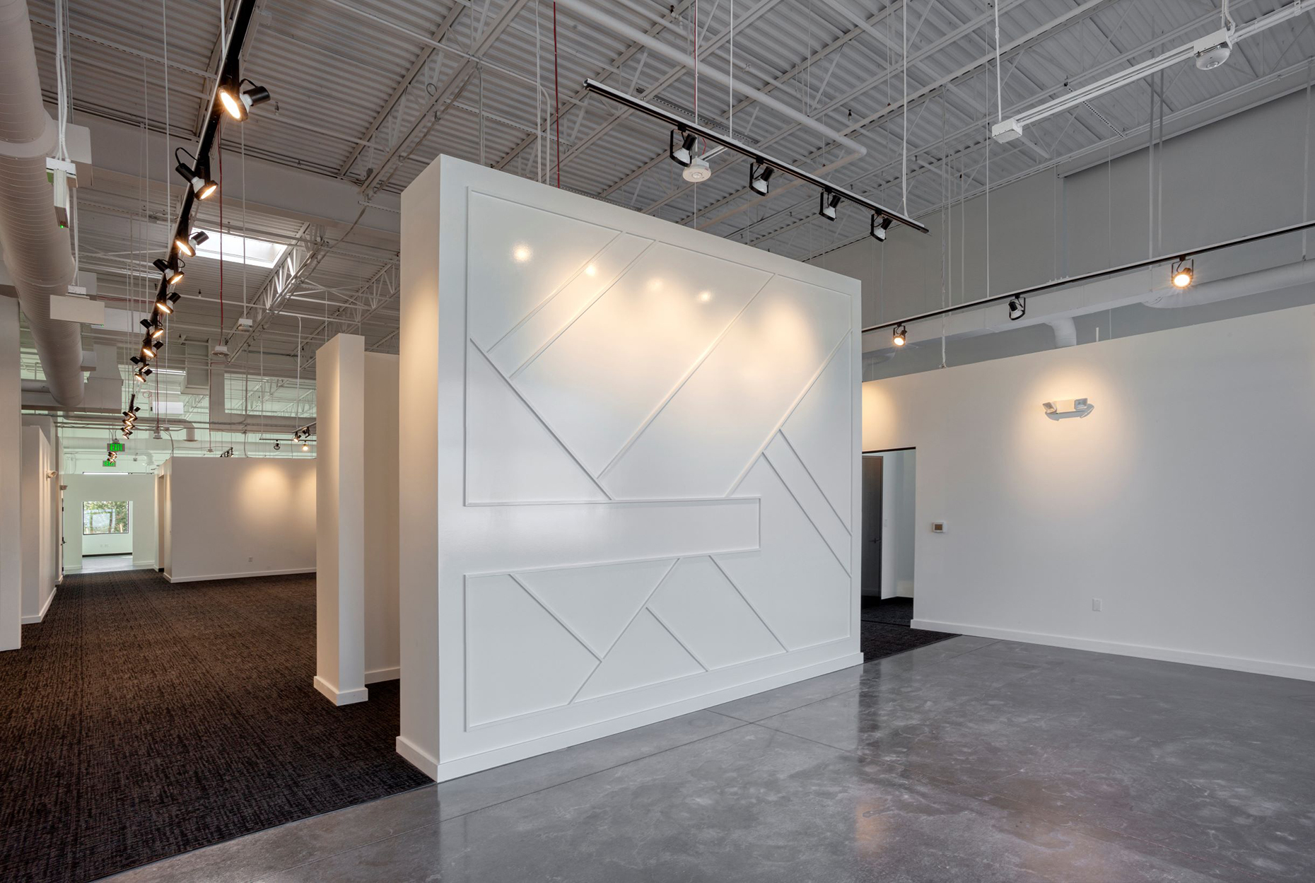 Balfour Corporate Headquarters - dcb Construction Company